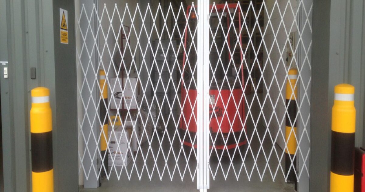 Trackless Barriers: Enhance Warehouse Airflow and… | Security Direct